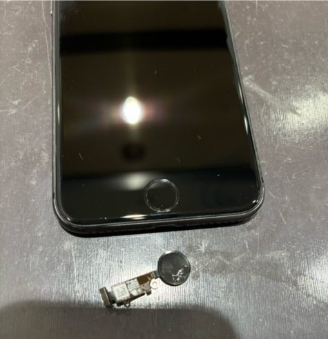 西京区 山田庄田町よりiPhone8ホームボタン交換のご依頼です